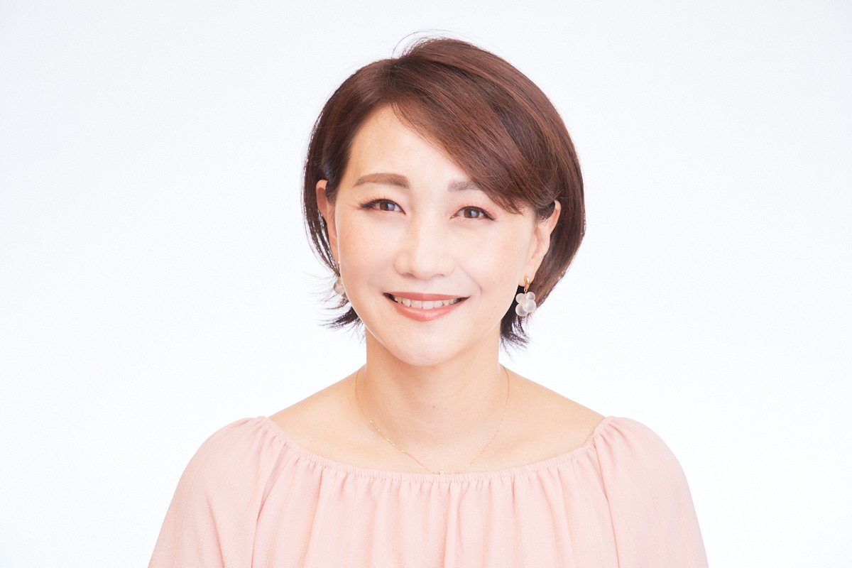 【ESSEonline】公開！50代、大人のショートヘアがぐっとおしゃれに。耳元アクセ選びの鉄板テク｜Satoyumi｜佐藤友美（さとゆみ）オフィシャルサイト
